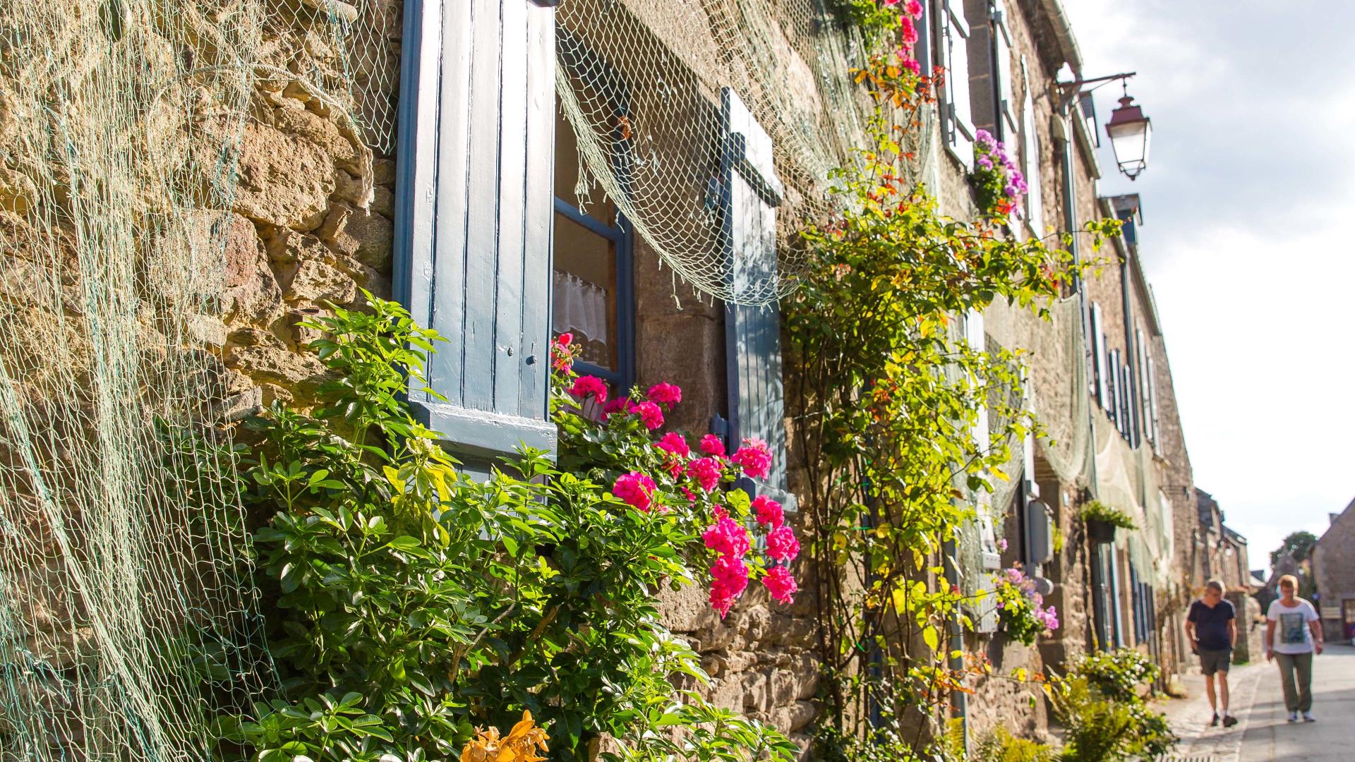Flâner dans le dédale des ruettes de Saint-Suliac | Saint-Malo – Baie ...