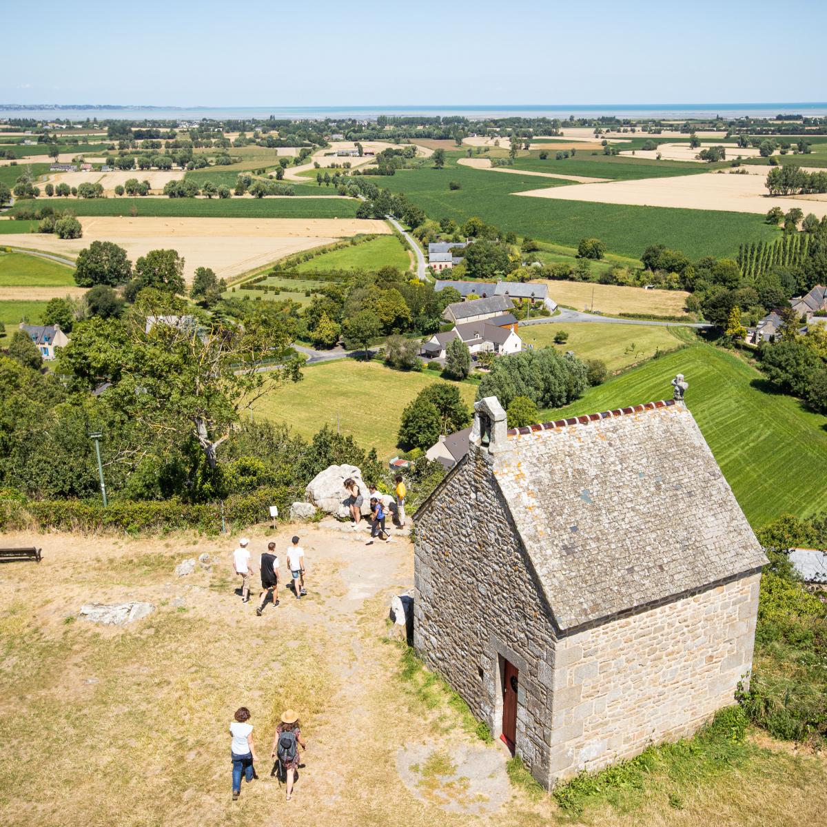Admirer la vue panoramique depuis le Mont-Dol | Saint-Malo – Baie du ...