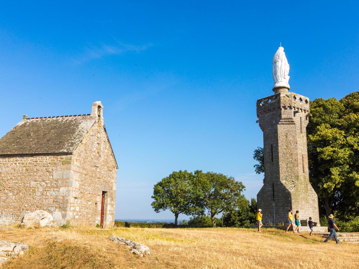 Le siège et les griffes du Diable au Mont Dol | Saint-Malo – Baie du ...