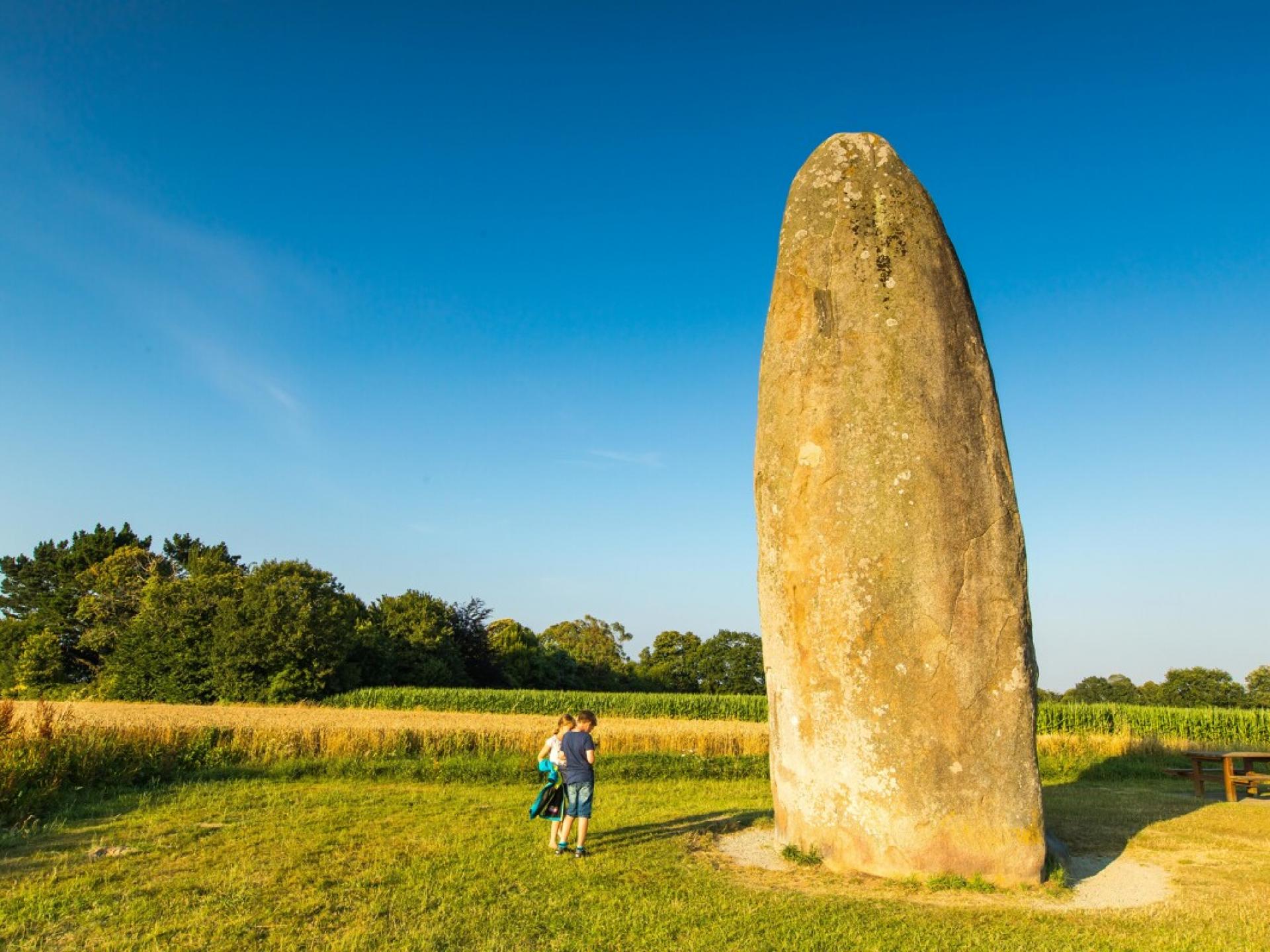 Der Menhir von Champ Dolent | Saint-Malo – Baie du Mont-Saint-Michel ...